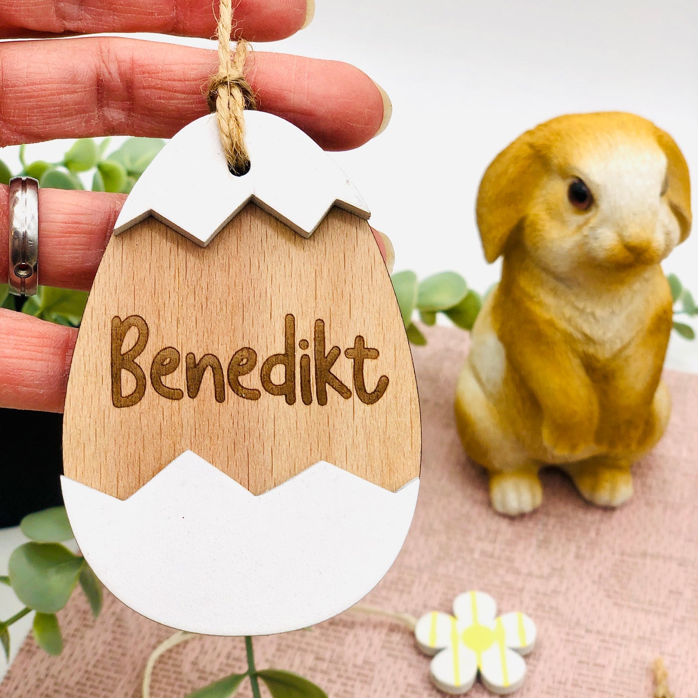 Geschenkanhänger Osterei aus Holz - Namensschild Kindernamen aus Holz – Pergifto