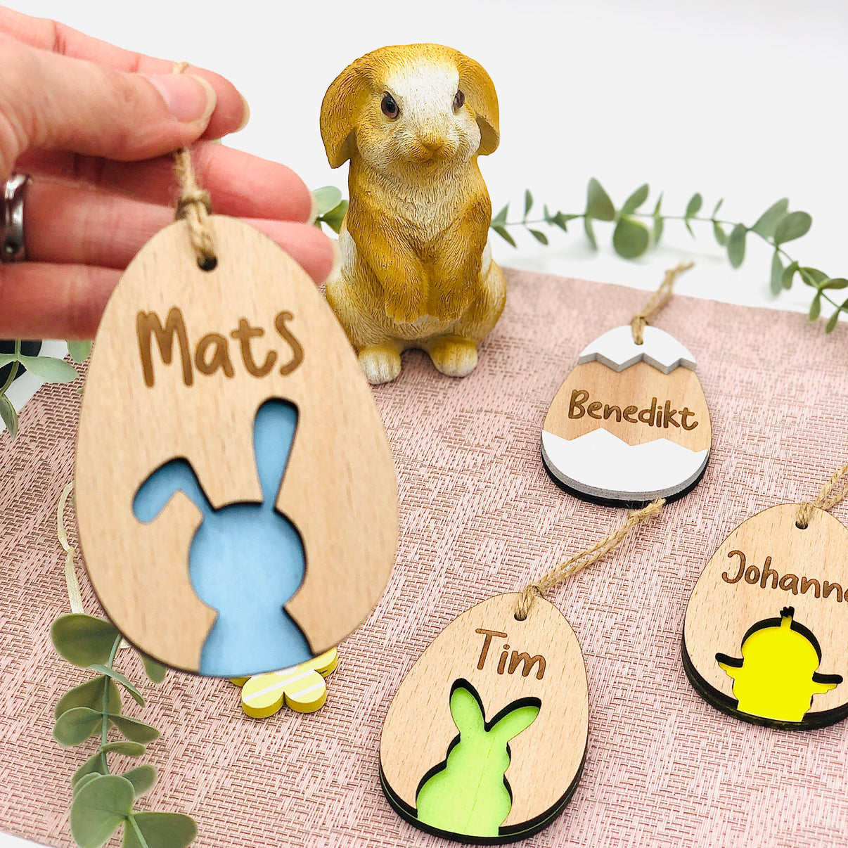 Geschenkanhänger Osterei aus Holz - Namensschild Kindernamen aus Holz – Pergifto
