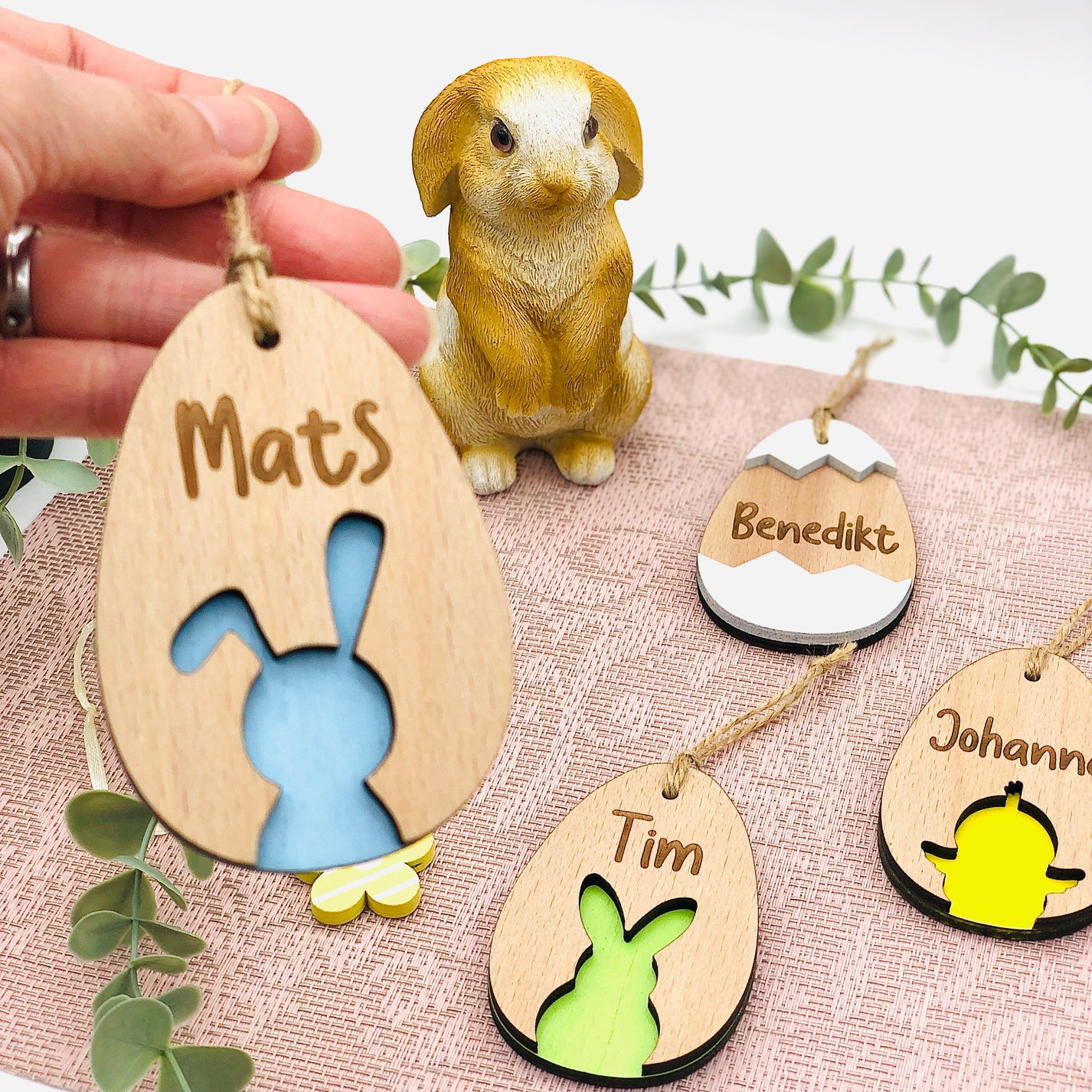 Geschenkanhänger Osterei aus Holz - Namensschild Kindernamen aus Holz – Pergifto